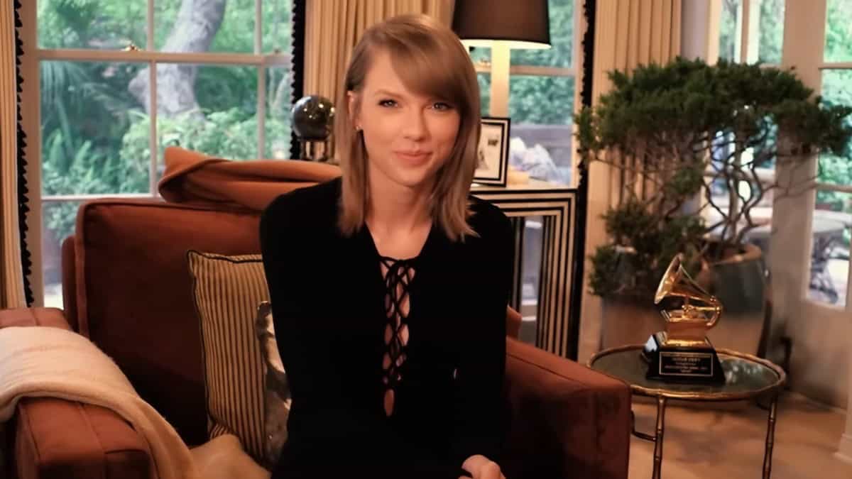 Taylor Swift Shows ‘The Ultimate Thing’ To Prove Her Love for Travis ...