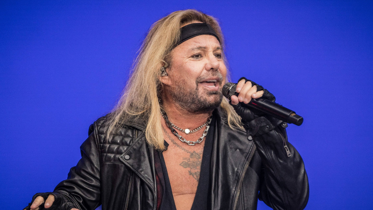 Motley Crue Frontman Vince Neil's Private Plane Involved In Deadly ...
