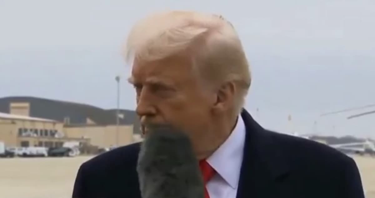 Washington DC Reporter’s Mic Bump Sparks Trump’s Icy Glare: 'Could Be ...