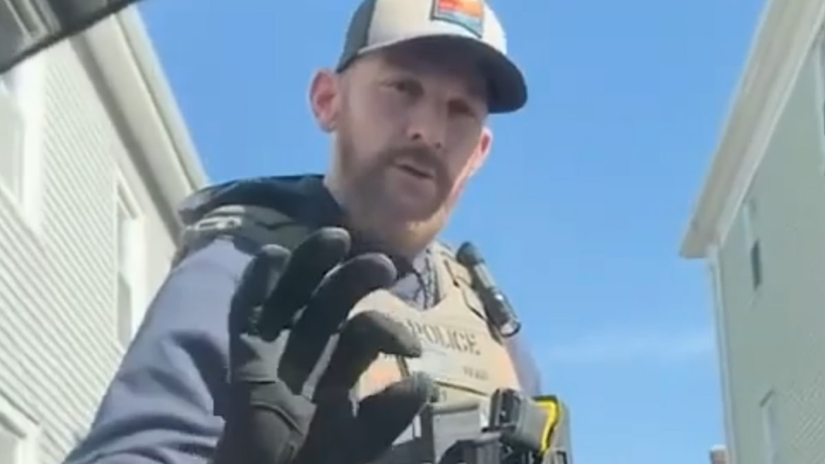 ICE Agents in Massachusetts Gestapo Tactics Caught On Camera as They ...