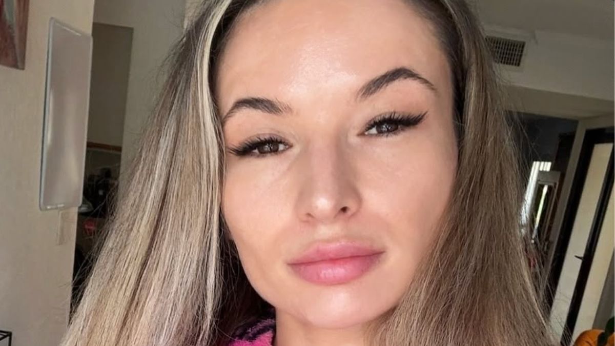 UFC Fighter Maryna Moroz Is 'So Sexy' in Neon Lingerie Snap